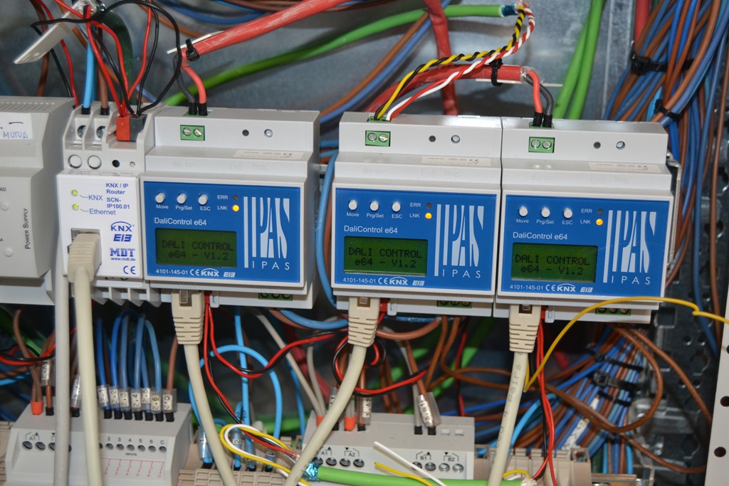 MUTUA UNIVERSAL en LOGROÑO. EDIFICIO INTELIGENTE con KNX y BMS – ICM Consultoria Ingenieria ...